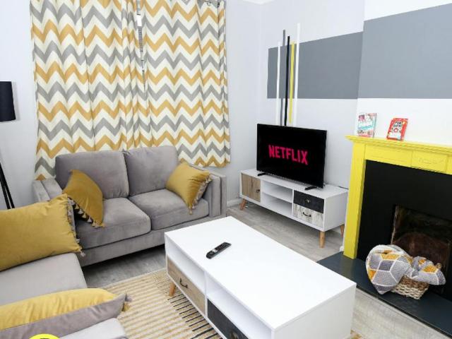 Apartment 3 Bedroom For Rent London London 4450 ELS94720942