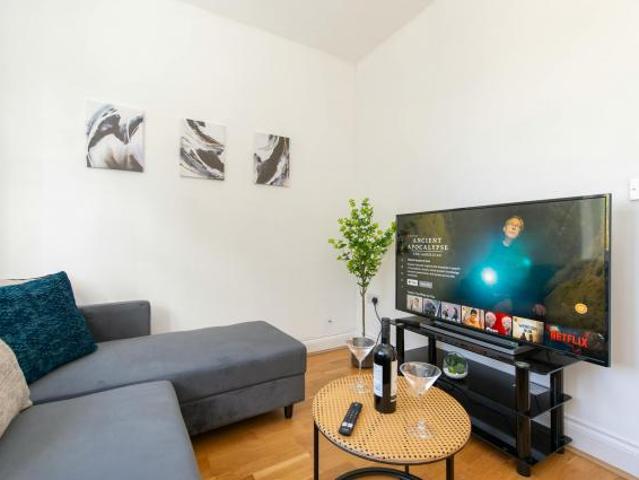 Apartment 3 Bedroom For Rent London London 4400 ELS87594699