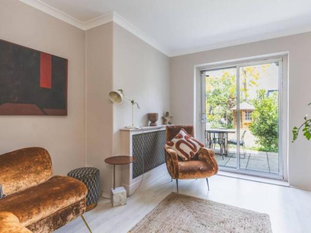 Apartment 3 Bedroom For Rent London London 4425 ELS93750651