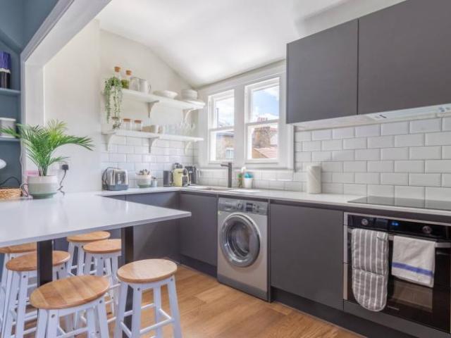 Apartment 3 Bedroom For Rent London London 4425 ELS101815459