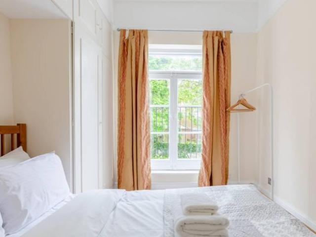 Apartment 3 Bedroom For Rent London London 4425 ELS101853312