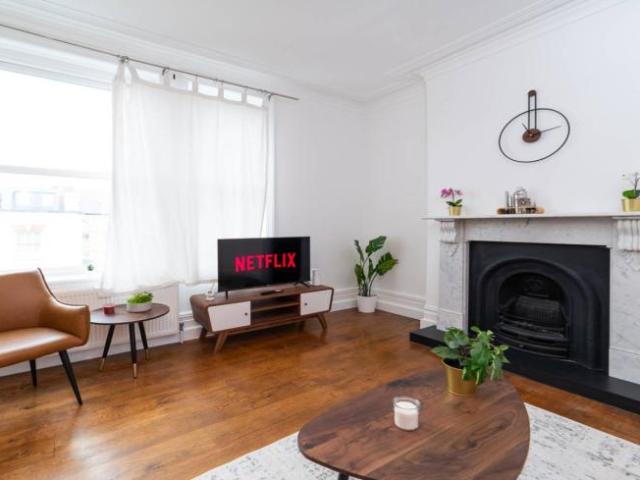 Apartment 3 Bedroom For Rent London London 4500 ELS101837781