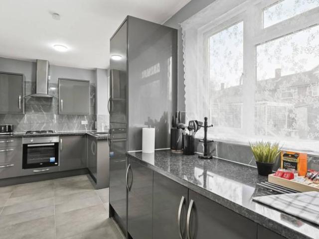 Apartment 3 Bedroom For Rent London London 4700 ES101837048