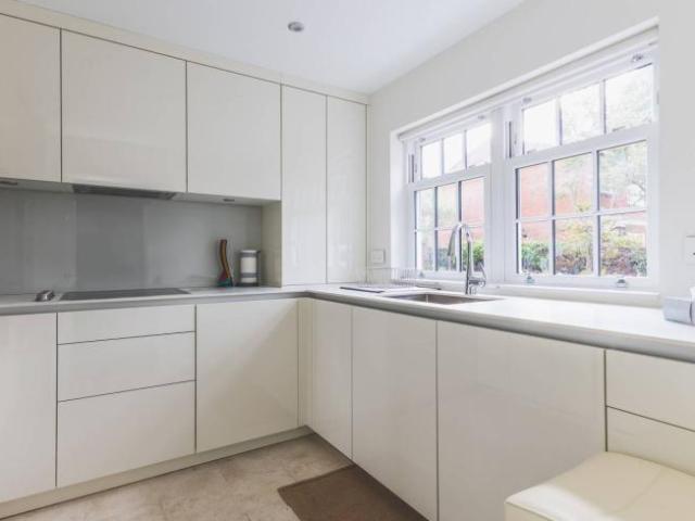 Apartment 3 Bedroom For Rent London London 5089 ELS96212093