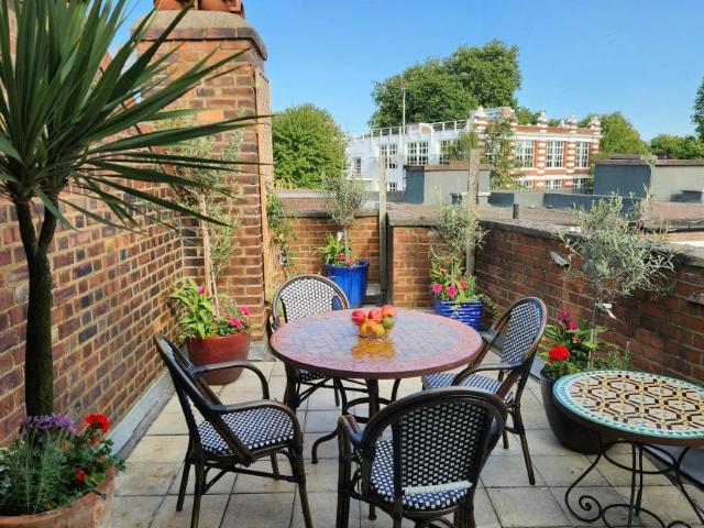 Apartment 3 Bedroom For Rent London London 5208 ES102854239