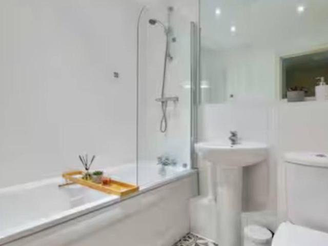 Apartment 3 Bedroom For Rent London London 5550 ELS93318002