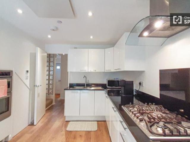 Apartment 3 Bedroom For Rent London London 5500 ES101841398