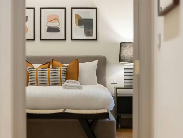 Apartment 3 Bedroom For Rent London London 5700 ELS100333646