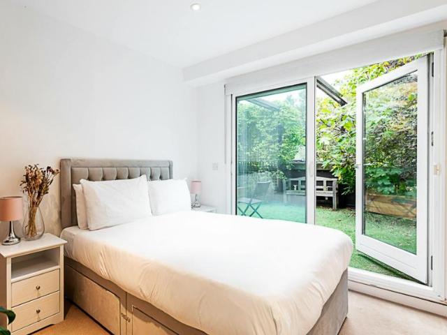 Apartment 3 Bedroom For Rent London London 5982 ES101305714