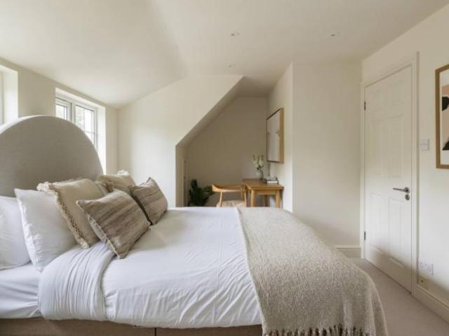 Apartment 3 Bedroom For Rent London London 7000 ELS102755682