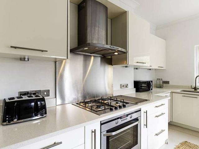 Apartment 3 Bedroom For Rent London London 7851 ES100765584
