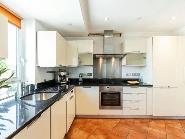 Apartment 3 Bedroom For Rent London London 8008 ES102884555