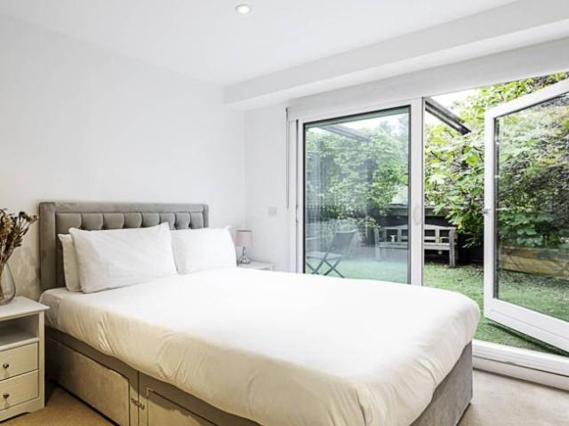 Apartment 3 Bedroom For Rent London London 8377 ELS95823008