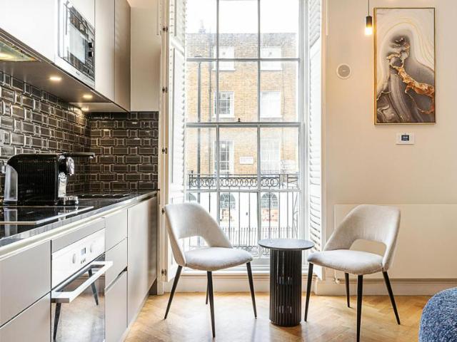 Apartment 3 Bedroom For Rent London London 8736 ELS102716844