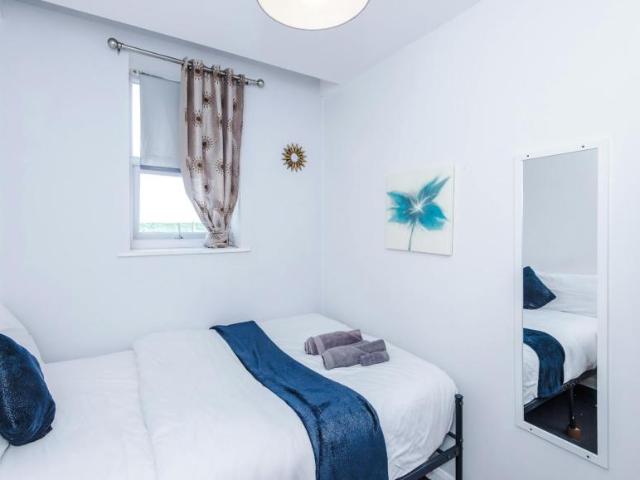 Apartment 3 Bedroom For Rent Salford Salford 2500 ELS102589173