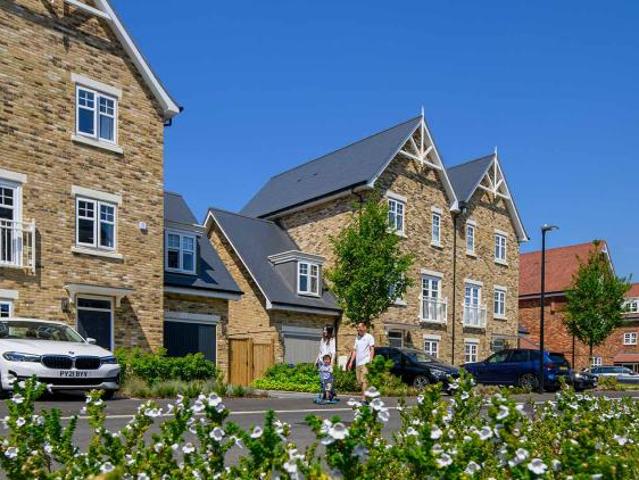 Apartment 3 Bedroom For Sale Fleet Hampshire 729570 ES96174099