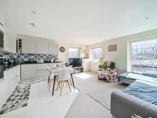 Apartment 3 Bedroom For Sale Stanmore Greater London 520000 ELS100881407