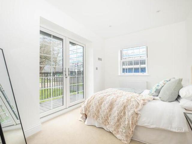 Apartment 3 Bedroom For Sale Surrey Greater London 600000 ES100503205
