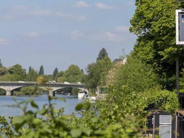 Apartment 3 Bedroom For Sale Surrey Staines 520000 ES102596800