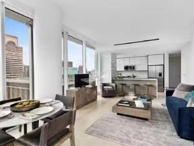Apartment 3 bedrooms in Midtown West