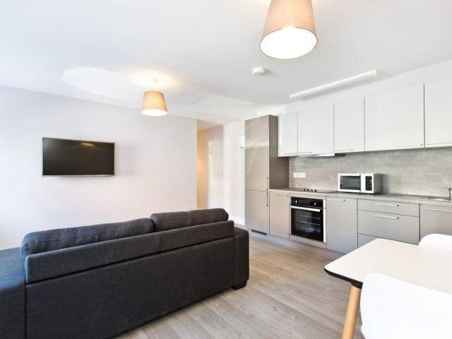 Apartment 3, Lynthorpe House, City. 2 bed flat to rent £1,060 pcm £245 pw