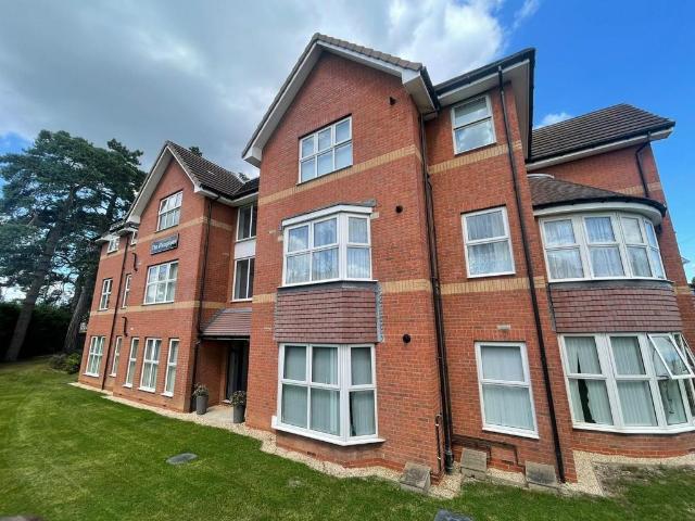 Apartment 10, 1 Hermitage Road. 2 bed apartment to rent £1,275 pcm £294 pw