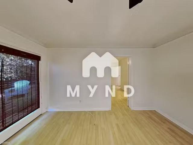 Apartment 119 Avocado St #1