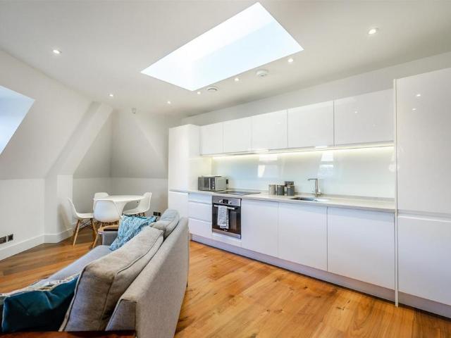 Apartment 11 Castle Chambers, 5. 2 bed apartment to rent £1,600 pcm £369 pw