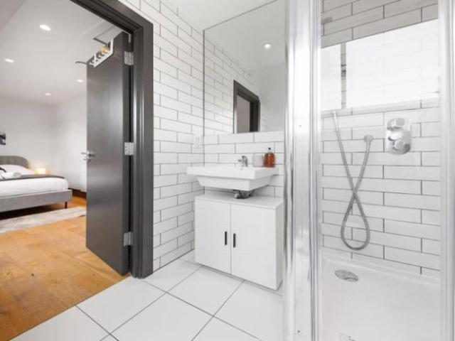 Apartment 1 Bedroom For Rent London London 2360 ELS93801274