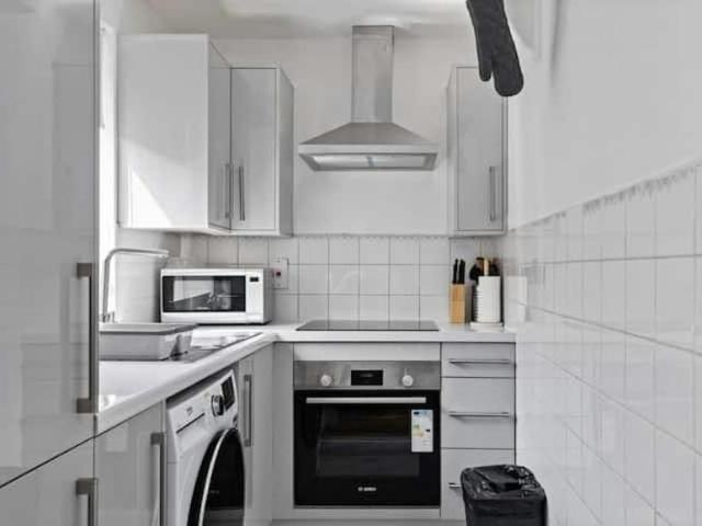 Apartment 1 Bedroom For Rent London London 2555 ES101587730
