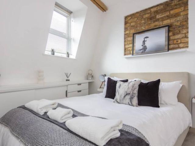 Apartment 1 Bedroom For Rent London London 2689 ES101775971