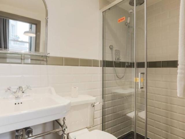 Apartment 1 Bedroom For Rent London London 2750 ES101671070