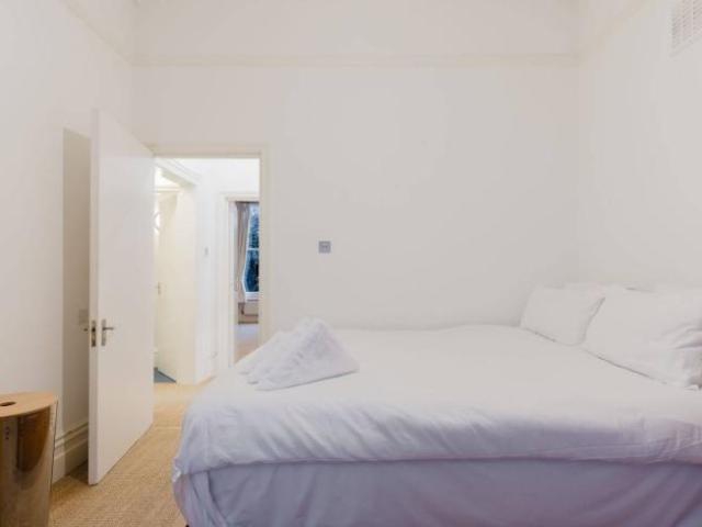 Apartment 1 Bedroom For Rent London London 2788 ES100385868