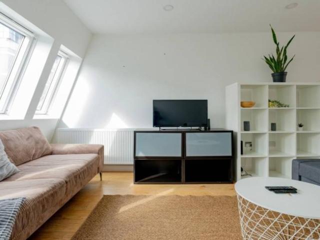 Apartment 1 Bedroom For Rent London London 2700 ELS100947079