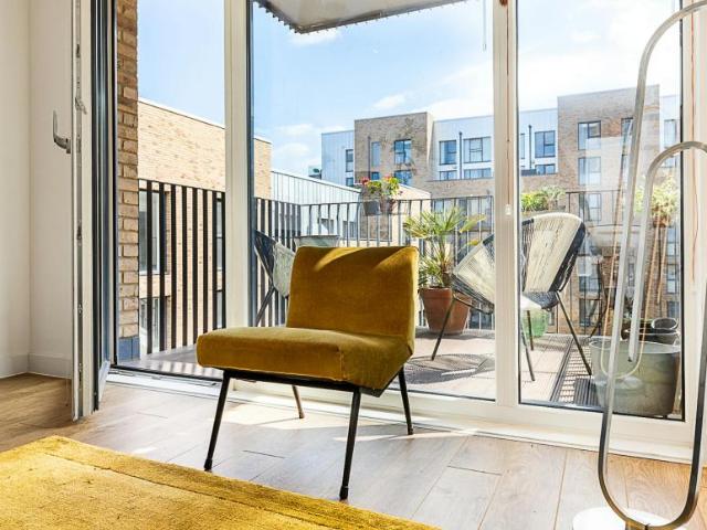 Apartment 1 Bedroom For Rent London London 2710 ES103152986