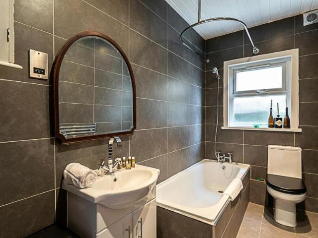 Apartment 1 Bedroom For Rent London London 2899 ES101097875