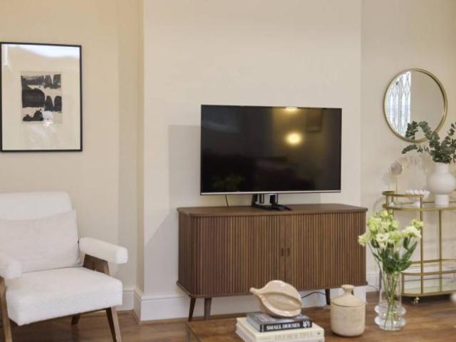 Apartment 1 Bedroom For Rent London London 2800 ES100385587