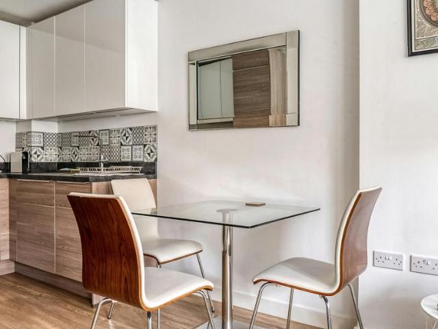 Apartment 1 Bedroom For Rent London London 3360 ELS101988632