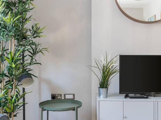 Apartment 1 Bedroom For Rent London London 3500 ES101771375