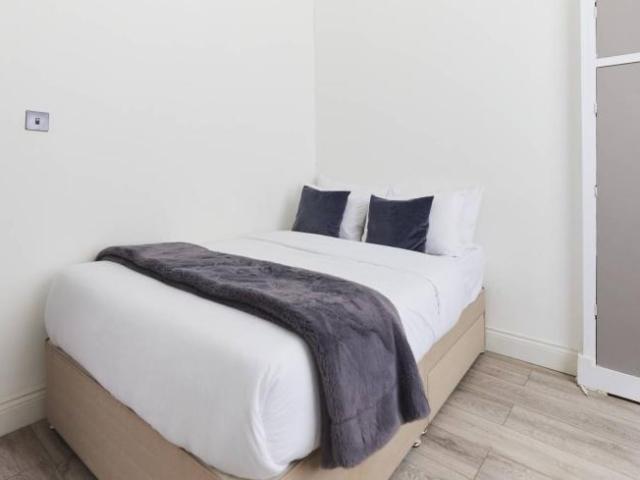 Apartment 1 Bedroom For Rent London London 3750 ES101733097