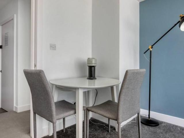 Apartment 1 Bedroom For Rent London London 3860 ELS95625564