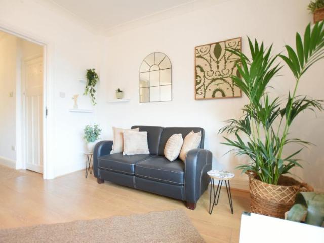 Apartment 1 Bedroom For Rent London London 3800 ELS99119127