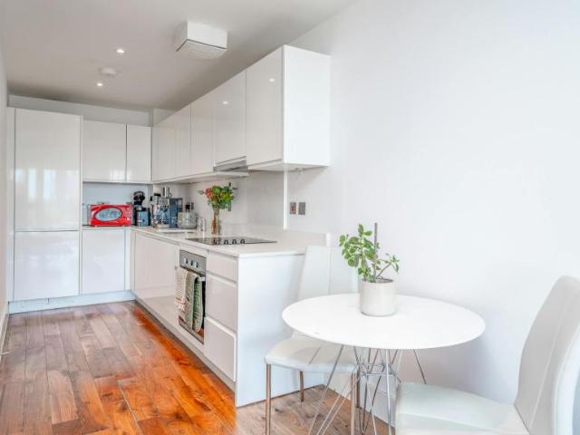 Apartment 1 Bedroom For Rent London London 3920 ELS102753465