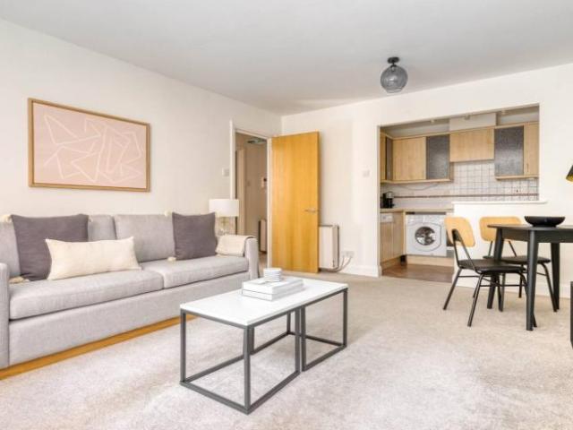 Apartment 1 Bedroom For Rent London London 4140 ELS96201695