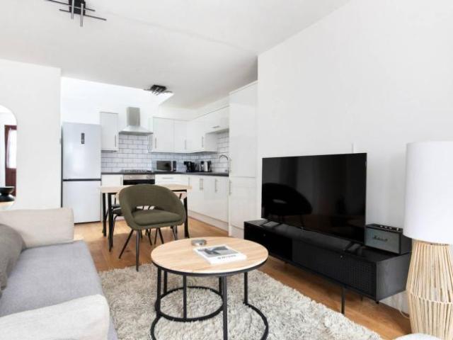 Apartment 1 Bedroom For Rent London London 5750 ELS99287702