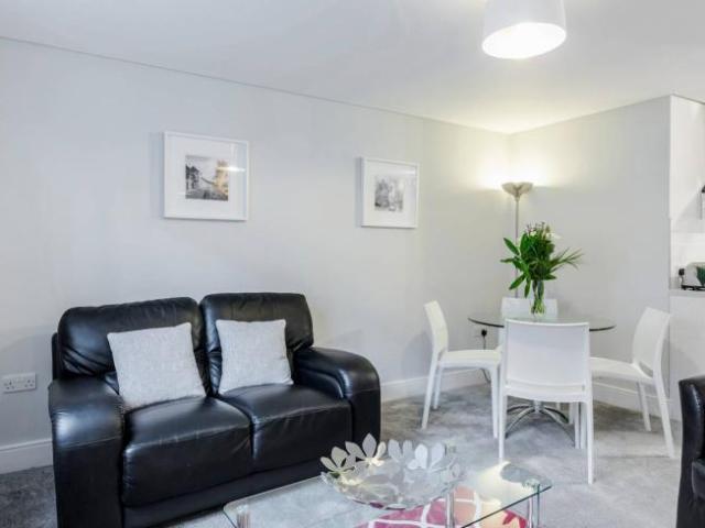 Apartment 1 Bedroom For Rent London London 6900 ELS101843320