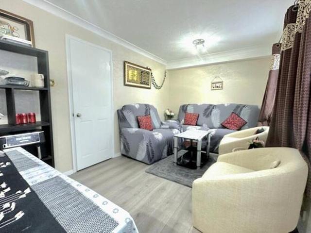 Apartment 1 Bedroom For Sale Camberley Surrey 160000 ELS100733748