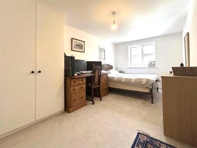 Apartment 1 Bedroom For Sale Hook Hampshire 225000 ES101678837