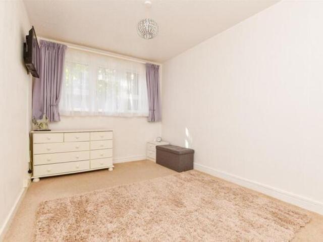 Apartment 1 Bedroom For Sale Leatherhead Surrey 140000 ES98800770