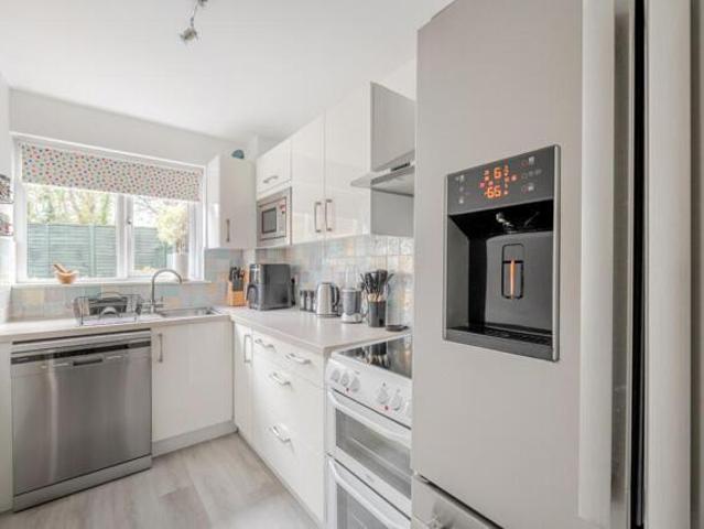 Apartment 1 Bedroom For Sale Surrey Surrey 285000 ES99895213